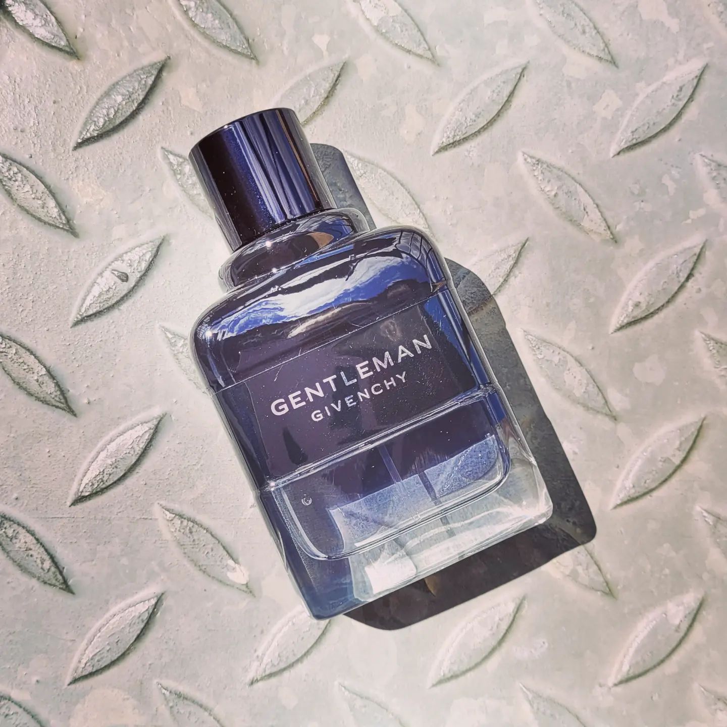 Gentleman Eau de Toilette Intense Givenchy | Iris cremos și dulce ...