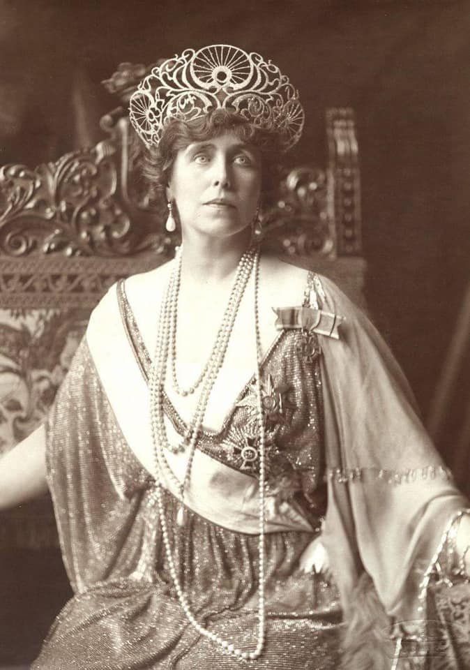 Mon Boudoir: Istoria fascinantă a parfumului preferat al reginei Maria ...