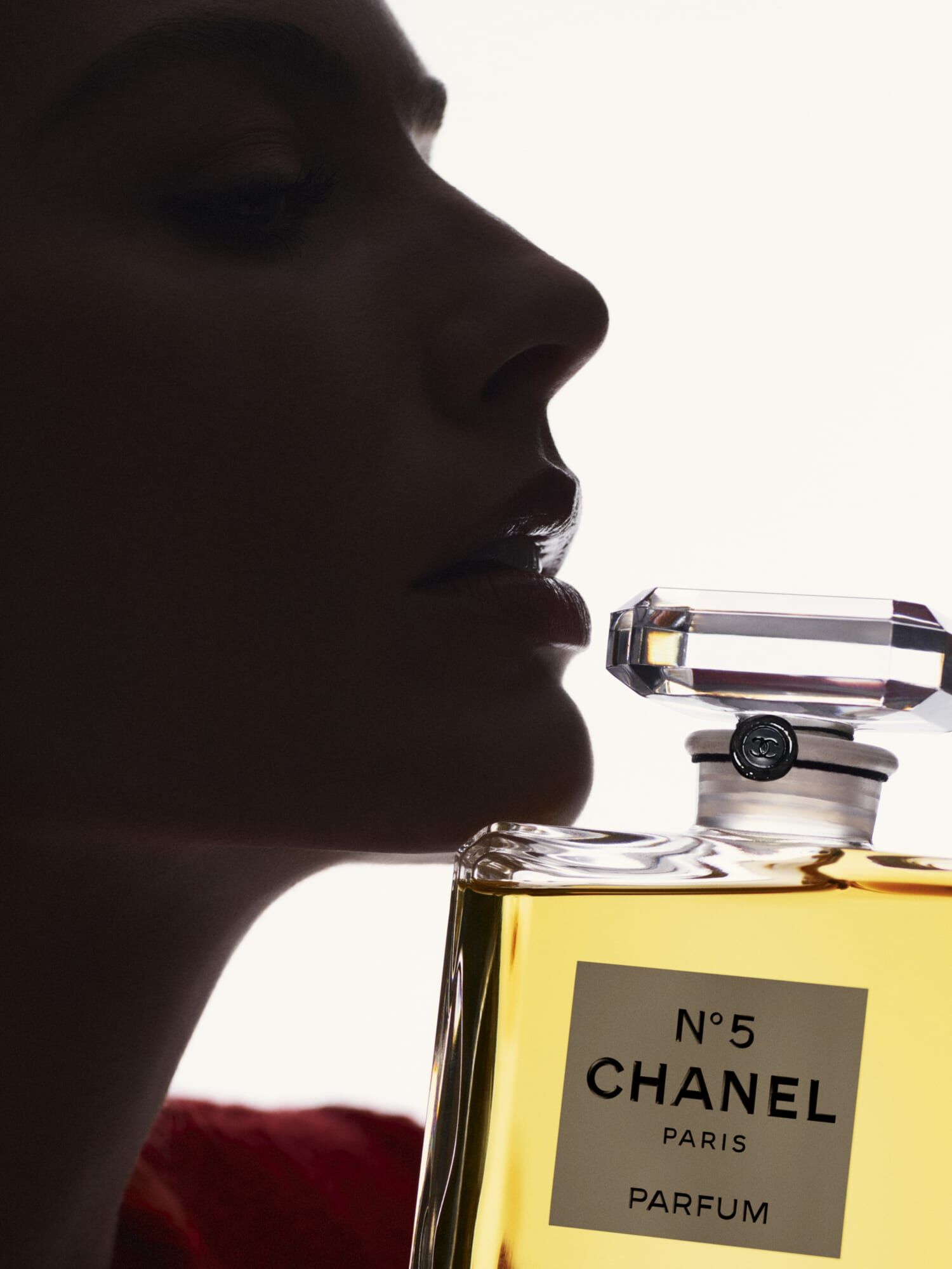 Campanha CHANEL N°5 com Margot Robbie: Vejo Vocês às 5! ~ Publicidade ...