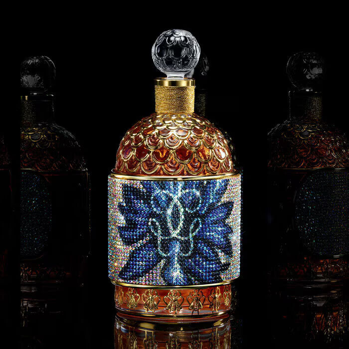 Bottiglia Ape Regina e Imagine Guerlain by Shourouk Rhaiem: Campagna ...