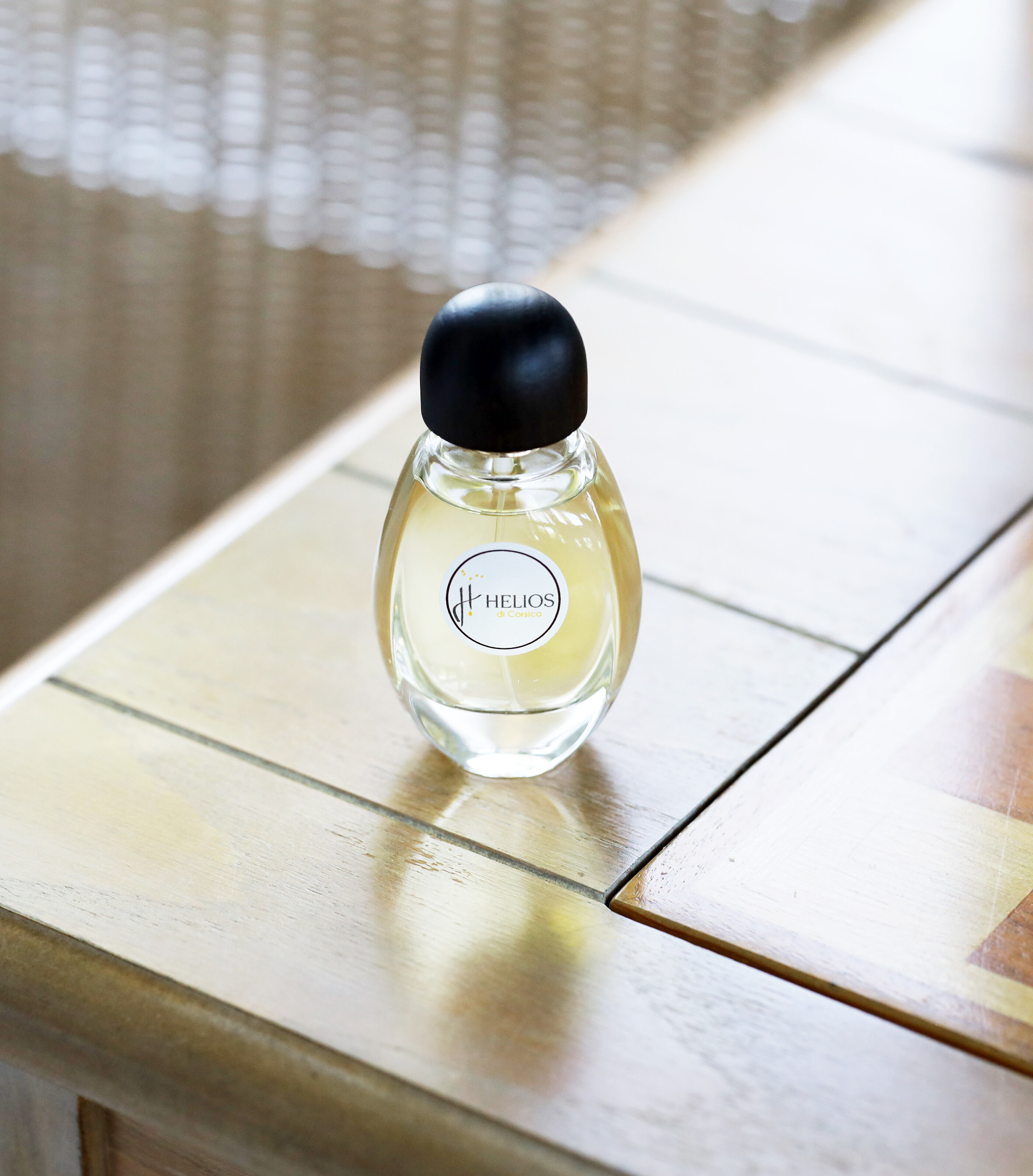 Helios di Corsica: Perfume de um Produtor de Óleo de Immortelle ...