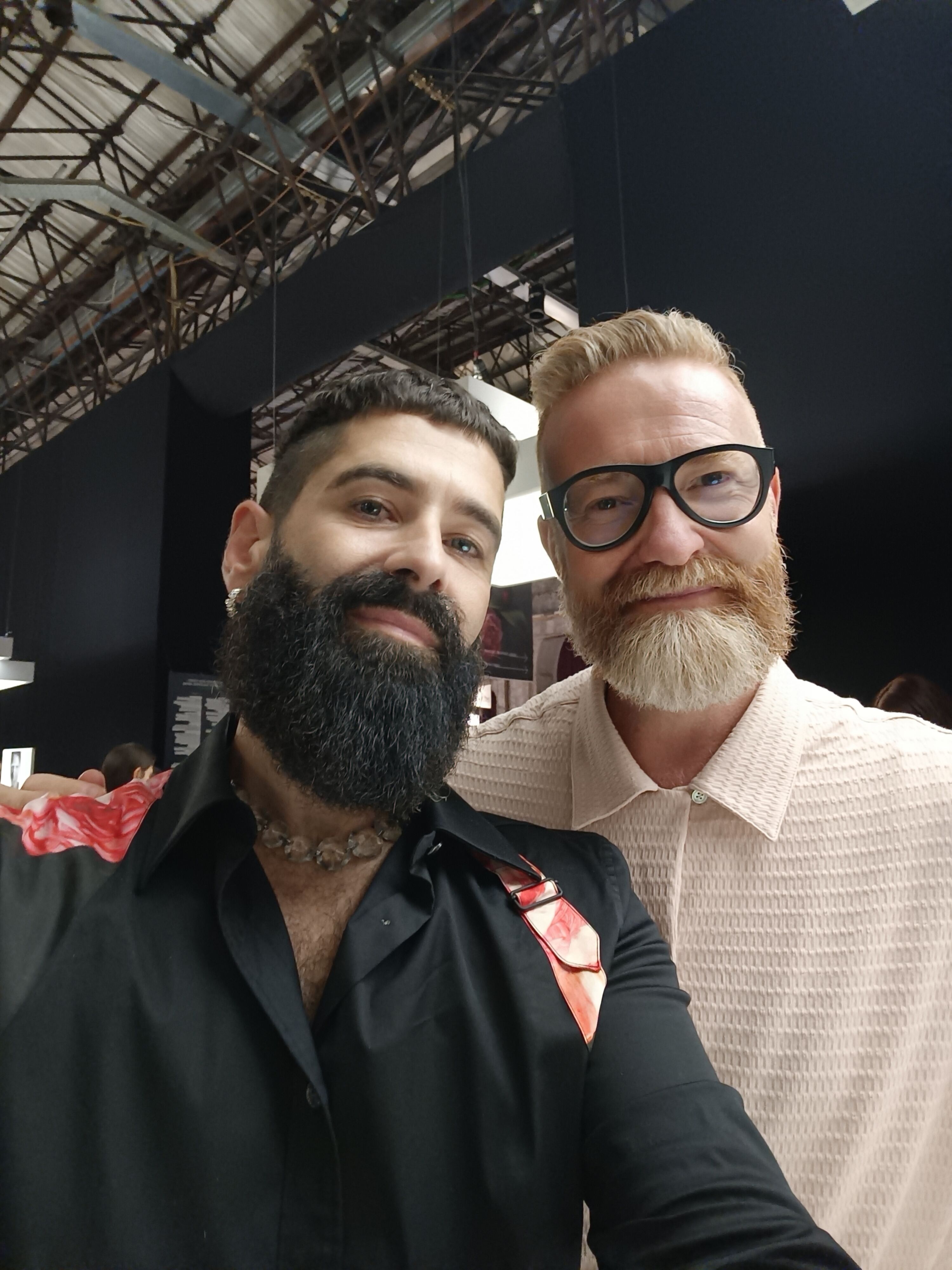 Michele Marin présente ses parfums personnels et vous permet de mieux ...