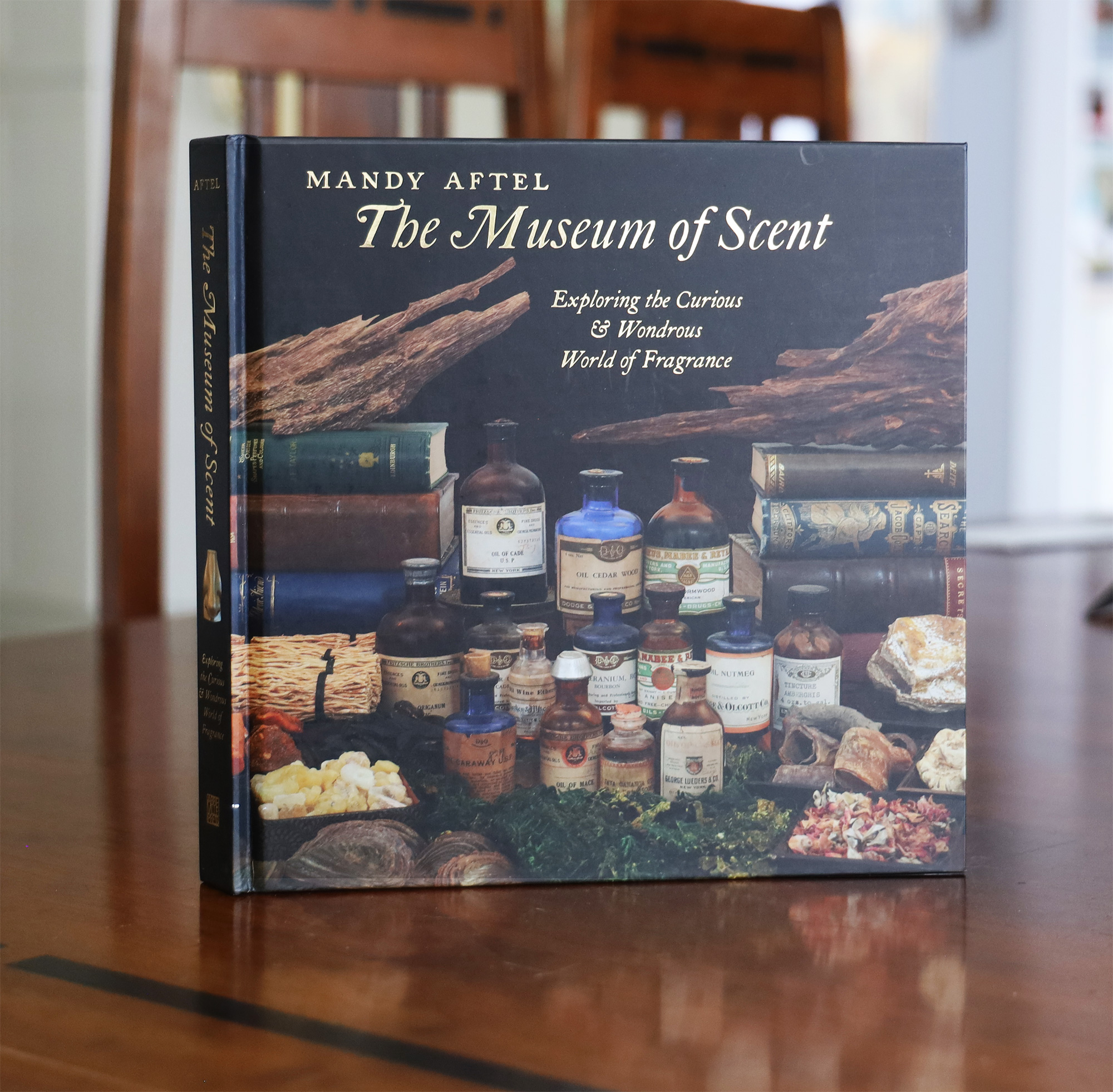 The Museum of Scent de Mandy Aftel - recenzie de carte ~ Carti, evenimente