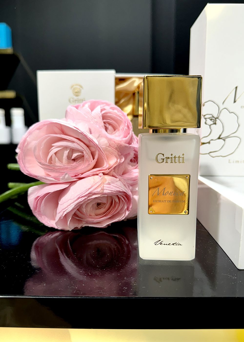 ESXENCE 2024: Dragostea este în aer! ~ Carti, evenimente