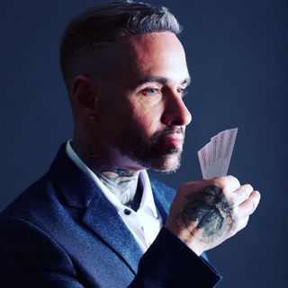 Αρωματοποιός Aaron Terence Hughes