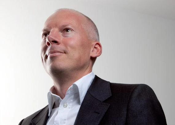 אמן הבישום Neil Capstick