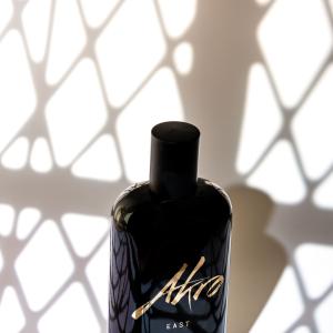 East Akro fragancia - una nuevo fragancia para Hombres y Mujeres 2023