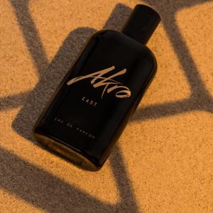 East Akro fragancia - una nuevo fragancia para Hombres y Mujeres 2023