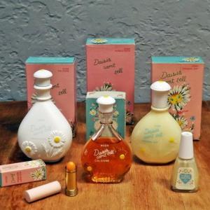 Daisies Won't Tell Avon fragancia - una fragancia para Mujeres 1957