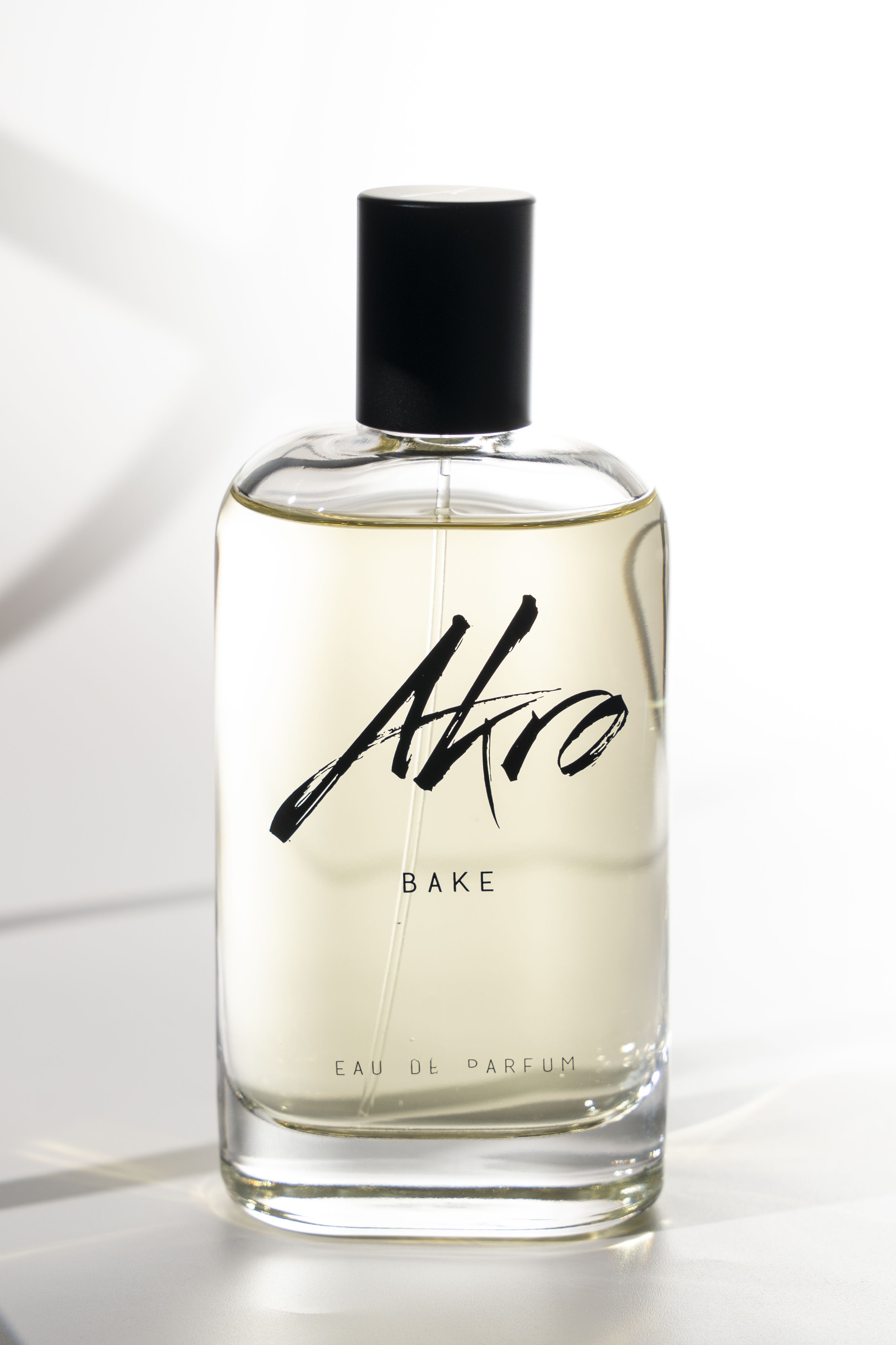 Bake Akro 香水 - 一款 2023年 新的 中性 香水