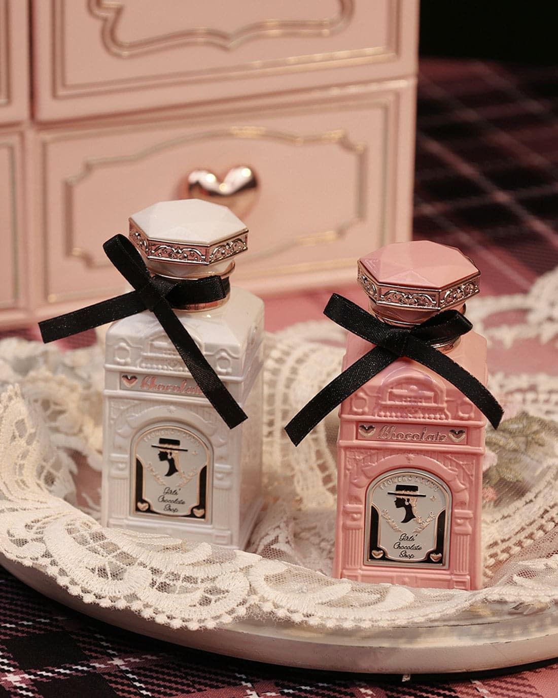 Red Queens Mischief Flower Knows fragancia - una nuevo fragancia para ...