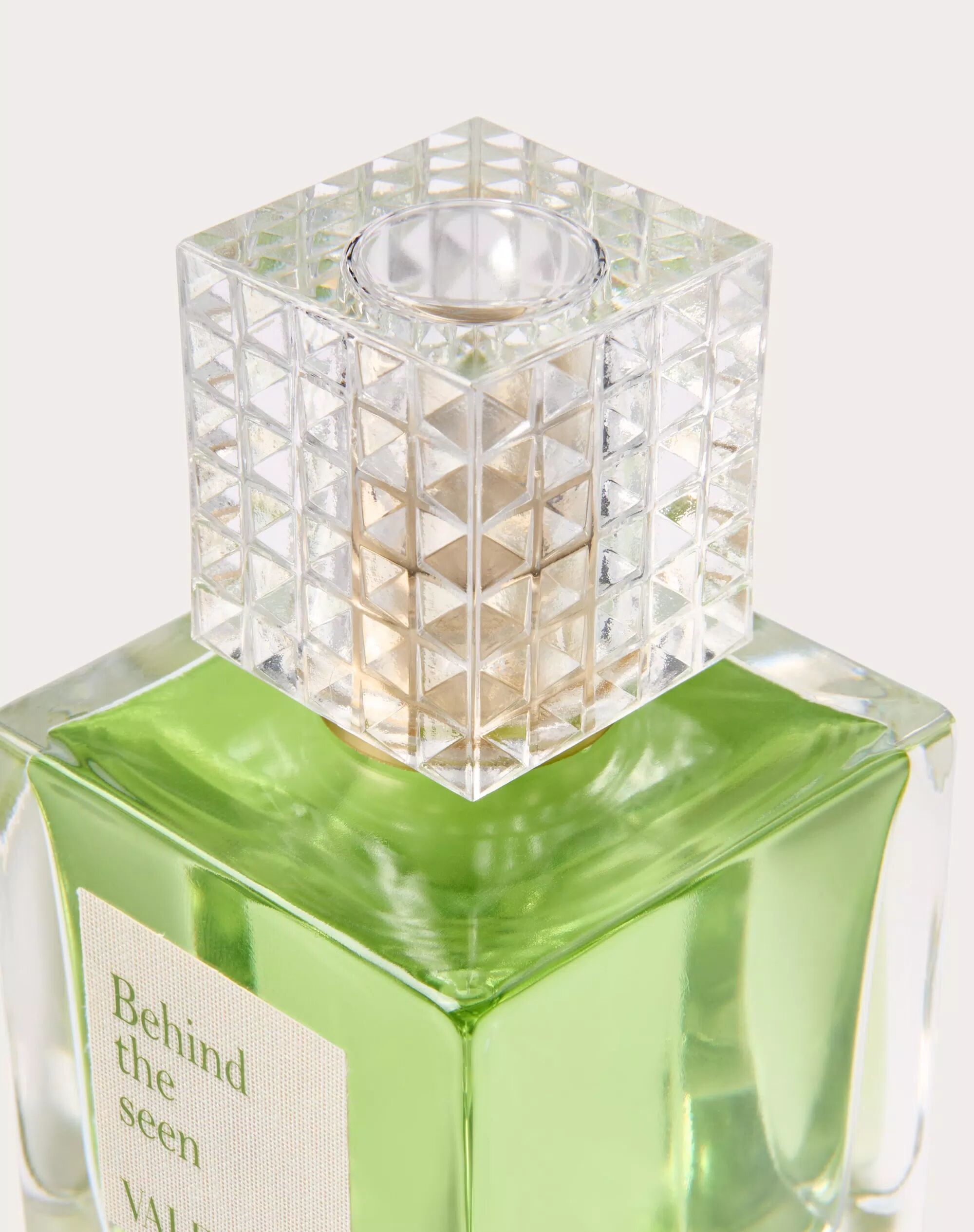 Behind The Seen Valentino عطر - a جديد fragrance للجنسين 2024