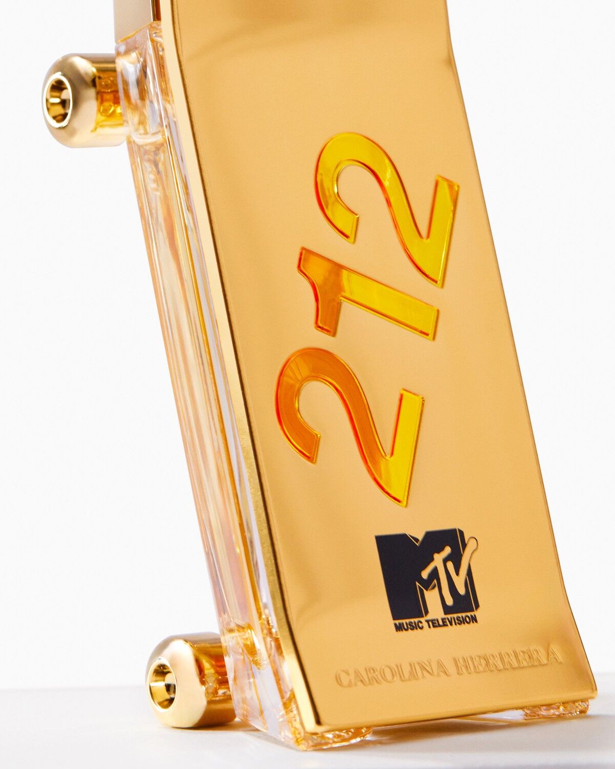 212 Heroes MTV Carolina Herrera одеколон — новый аромат для мужчин 2024