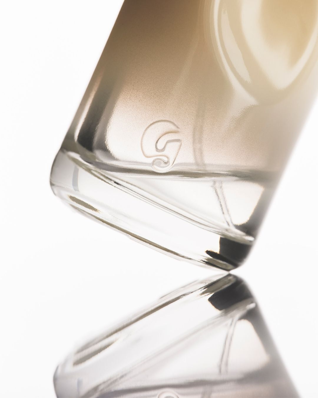 You Doux Glossier parfum - un nouveau parfum pour homme et femme 2024