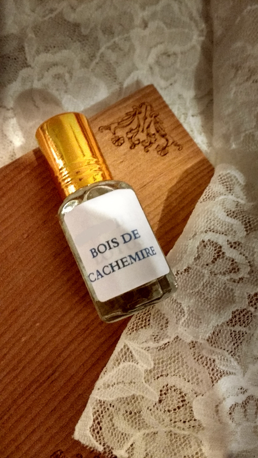 Bois de Cachemire The Scented Souq - una fragranza unisex 2016