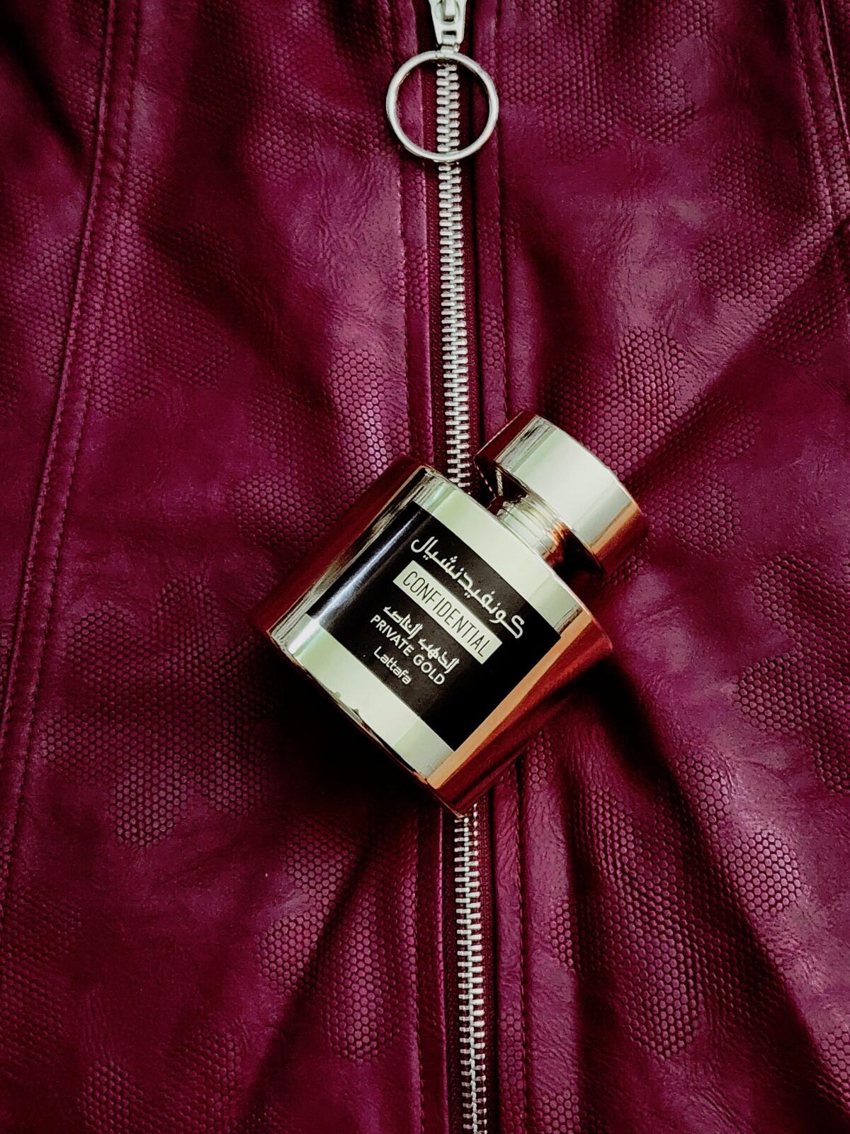 Confidential Private Gold Lattafa Perfumes 香水 - 一款 2020年 中性 香水