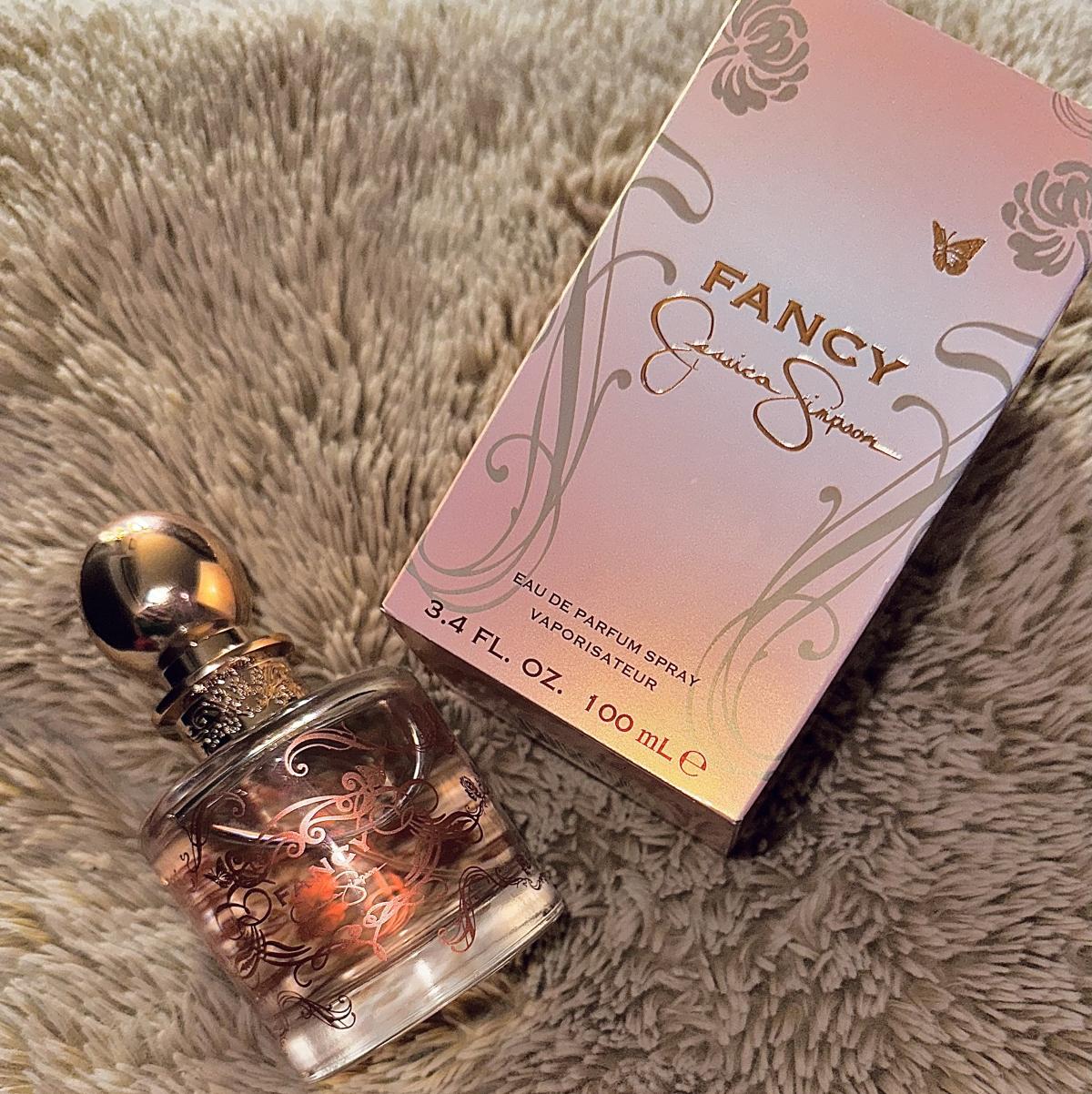 Fancy Jessica Simpson fragancia - una fragancia para Mujeres 2008