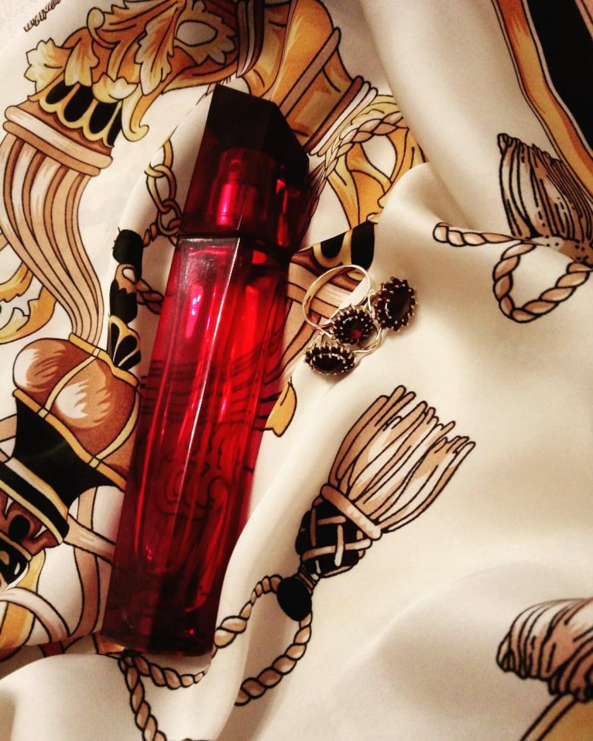 Escada Magnetism Escada parfem - parfem za žene 2003