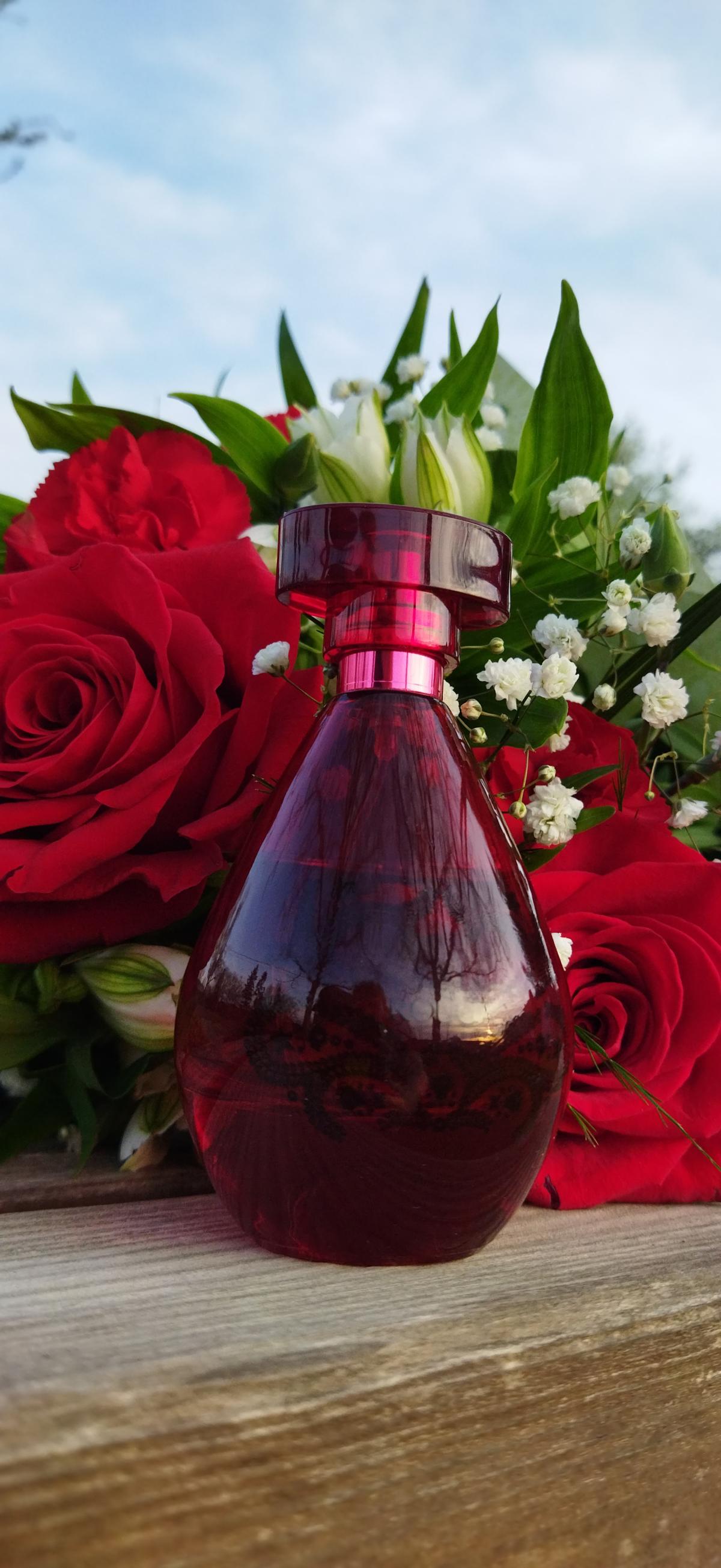 Christian Lacroix Rouge Avon fragancia - una fragancia para Mujeres 2007