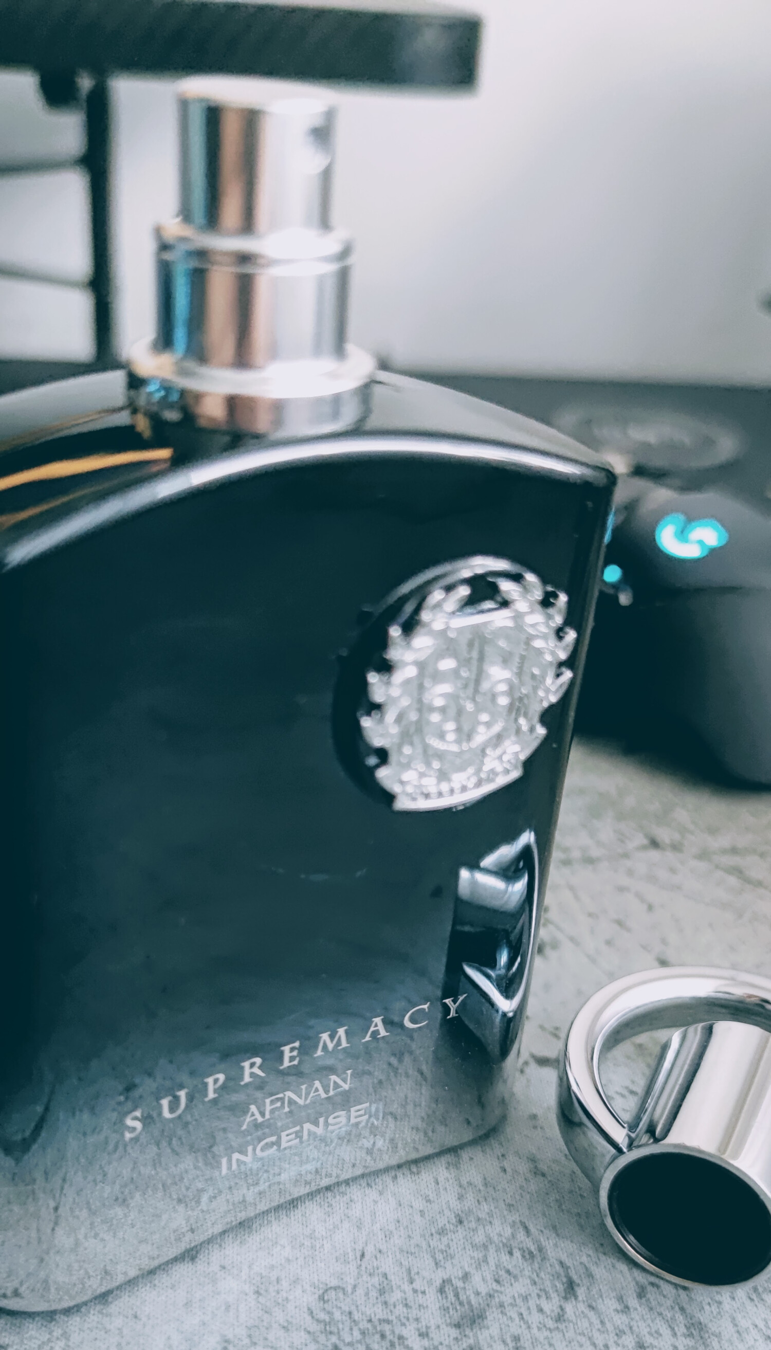 Supremacy Incense Afnan Colonia - una fragancia para Hombres 2020