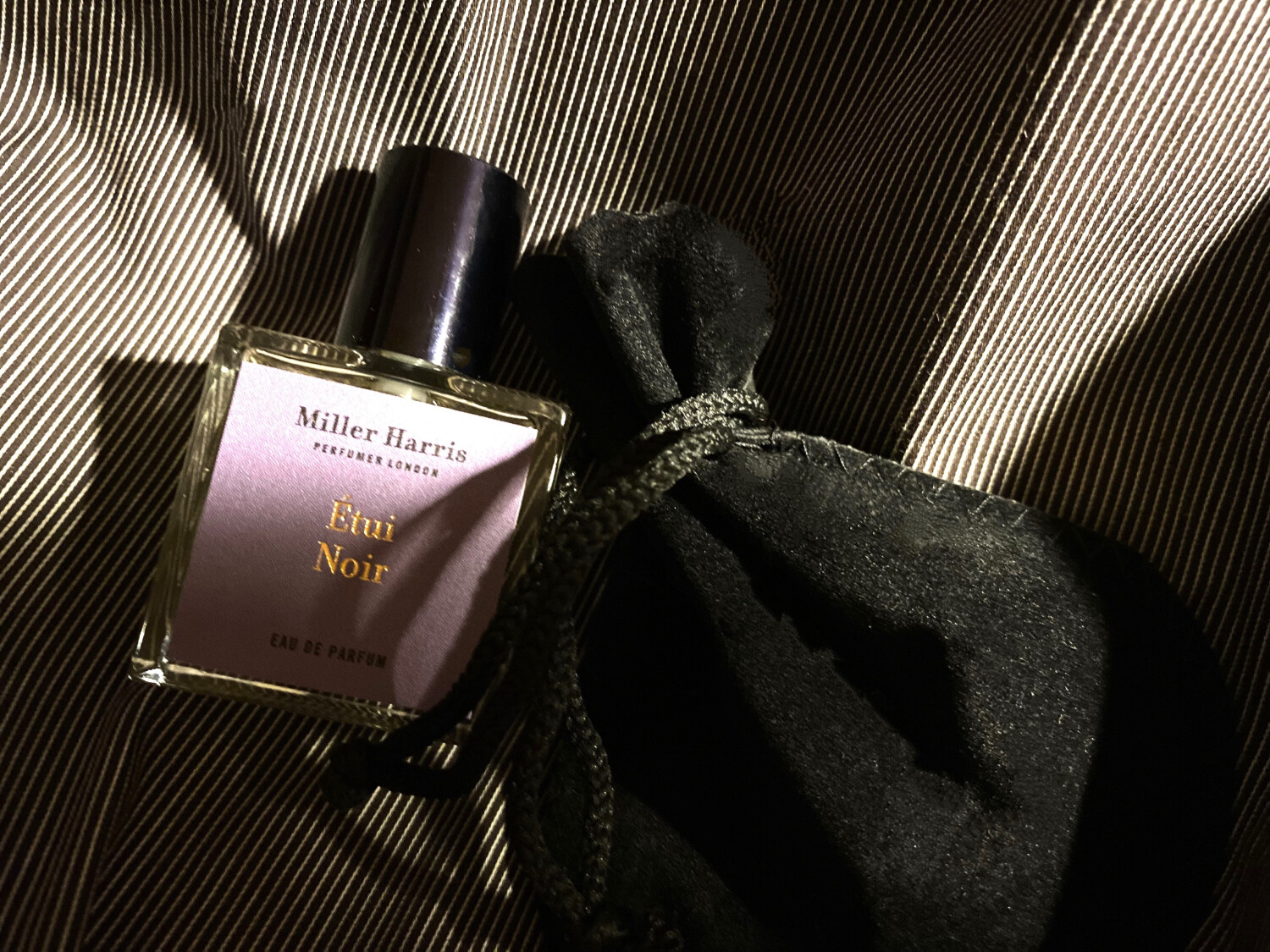Étui Noir Miller Harris parfum - un parfum pour homme et femme 2016