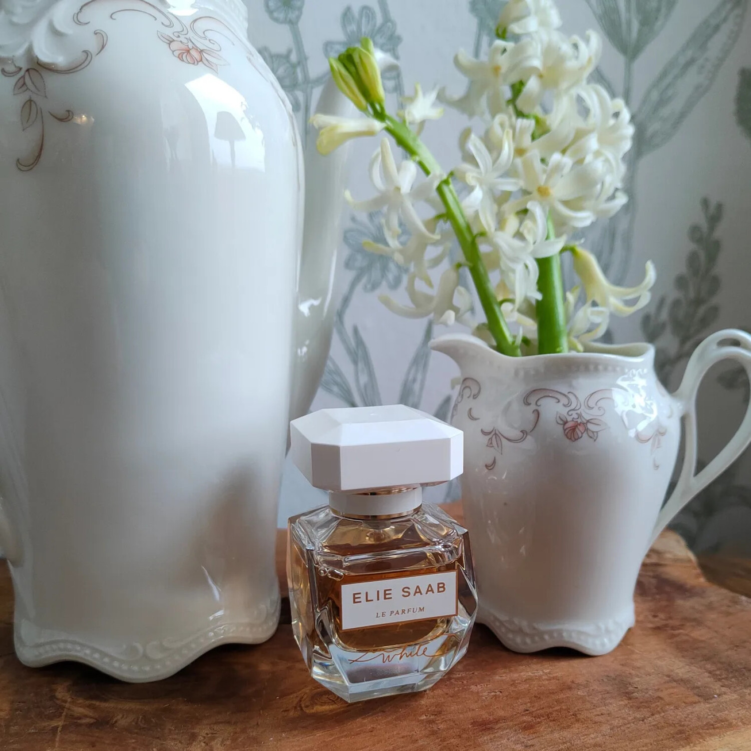 Le Parfum in White Elie Saab perfume - a fragrância Feminino 2018