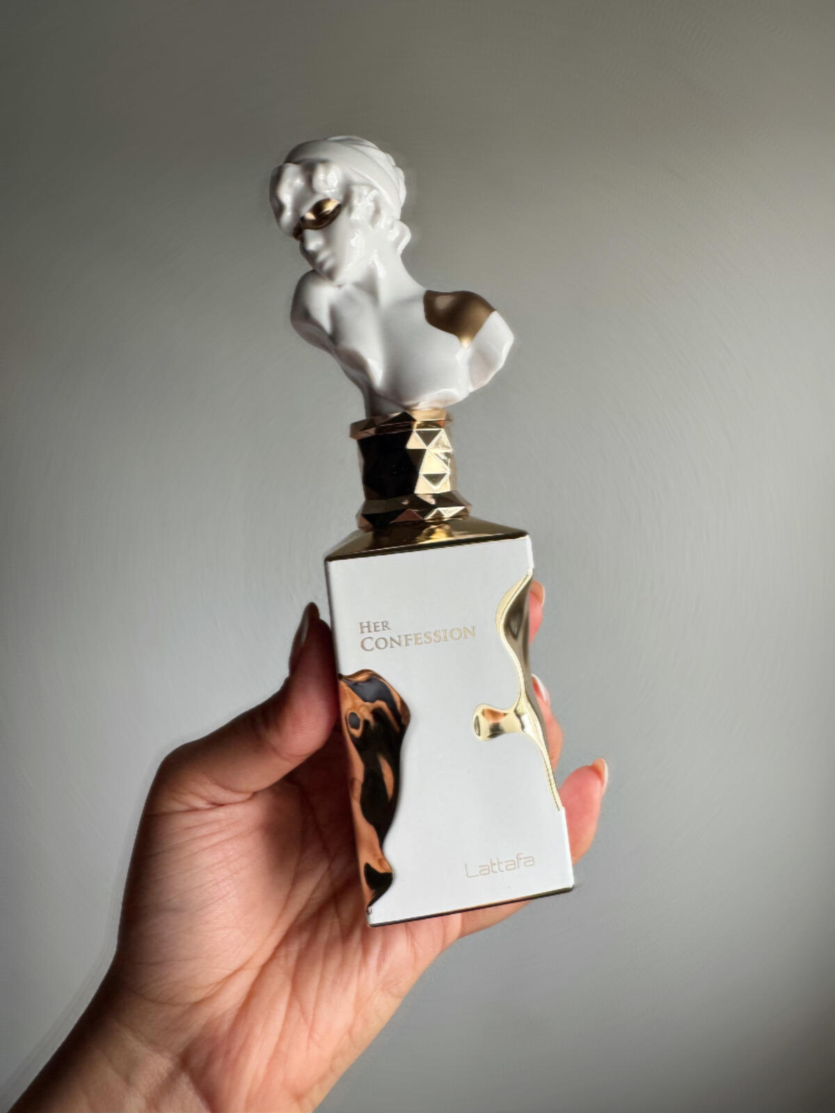 Her Confession Lattafa Perfumes аромат — новый аромат для женщин 2024