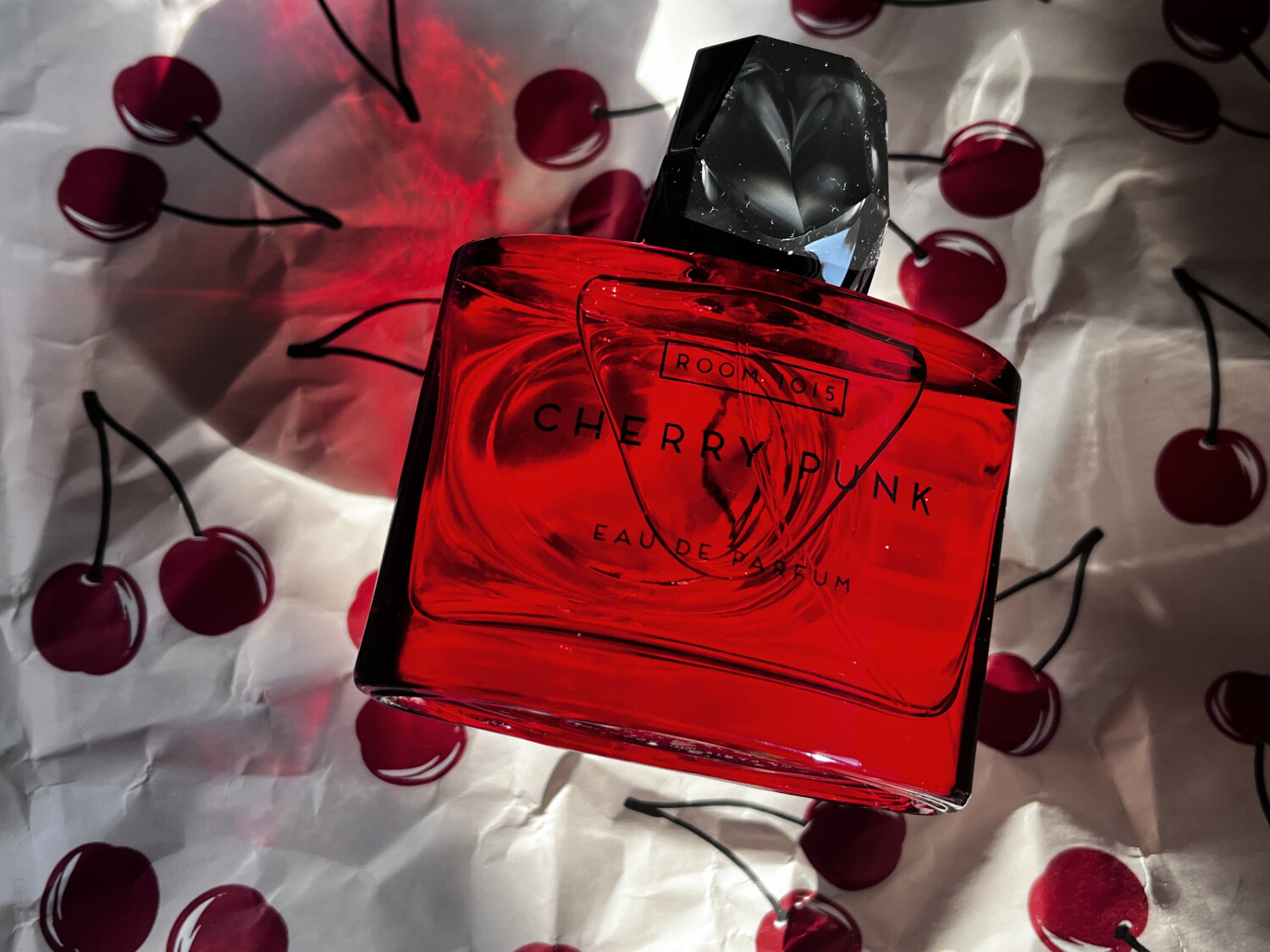 Cherry Punk Room 1015 - una fragranza unisex 2020