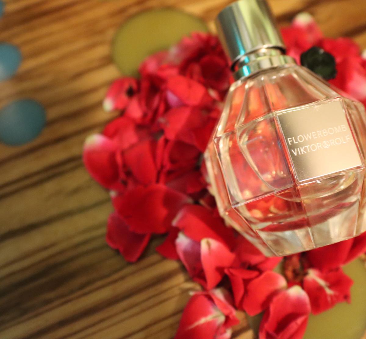 Flowerbomb Viktor&Rolf perfume - a fragrância Feminino 2005