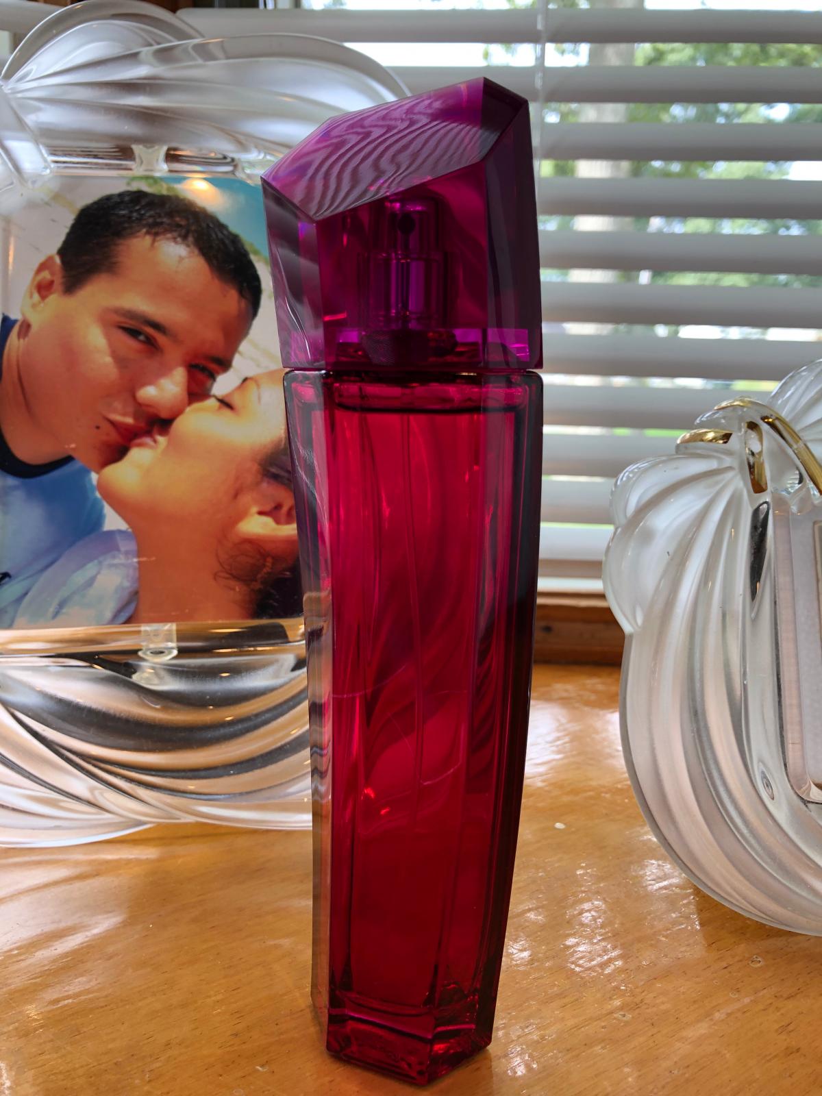 Escada Magnetism Escada parfem - parfem za žene 2003