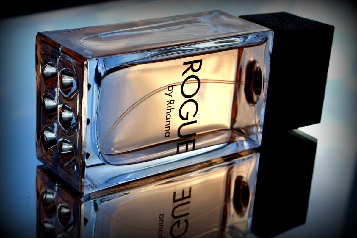 Rogue Rihanna perfume - a fragrância Feminino 2013