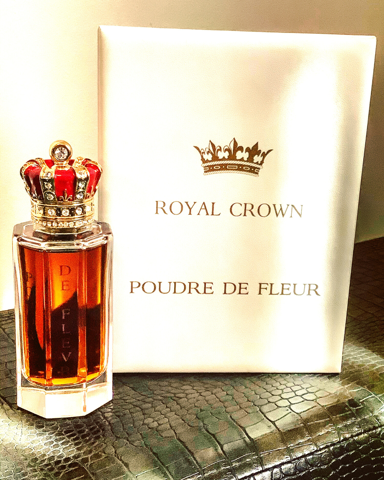 Poudre de Fleurs Royal Crown Parfum - ein es Parfum für Frauen 2011