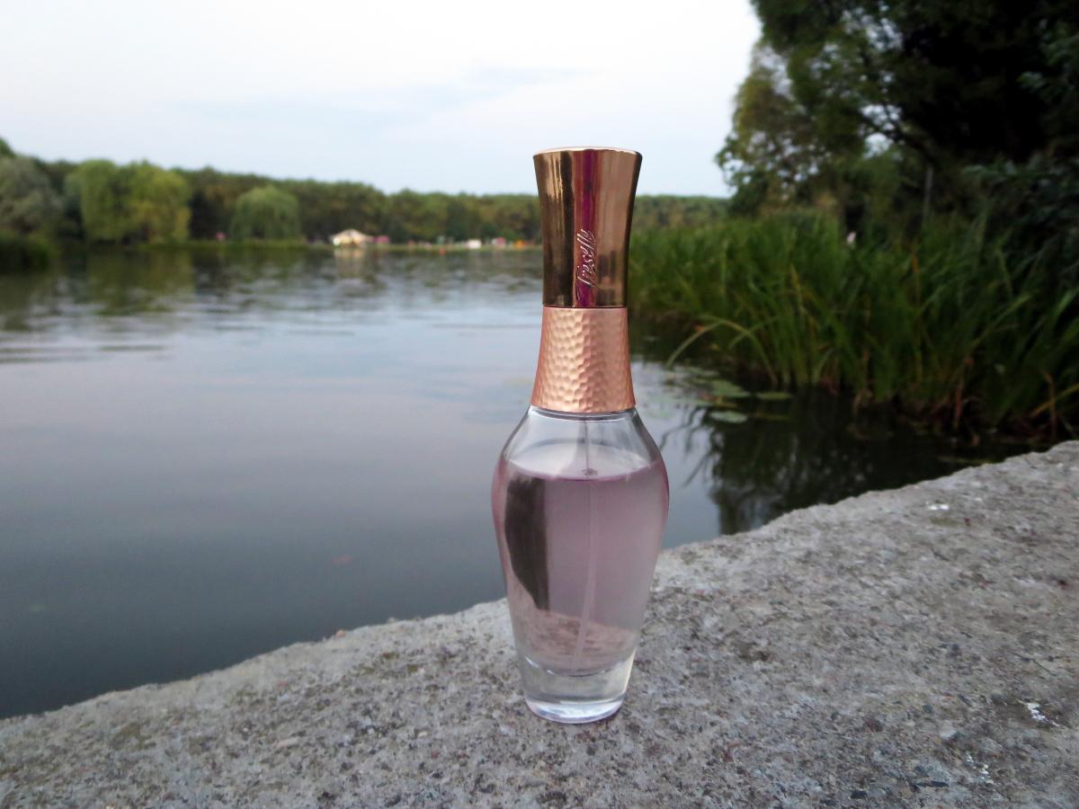 Treselle Avon Parfum - ein es Parfum für Frauen 2003
