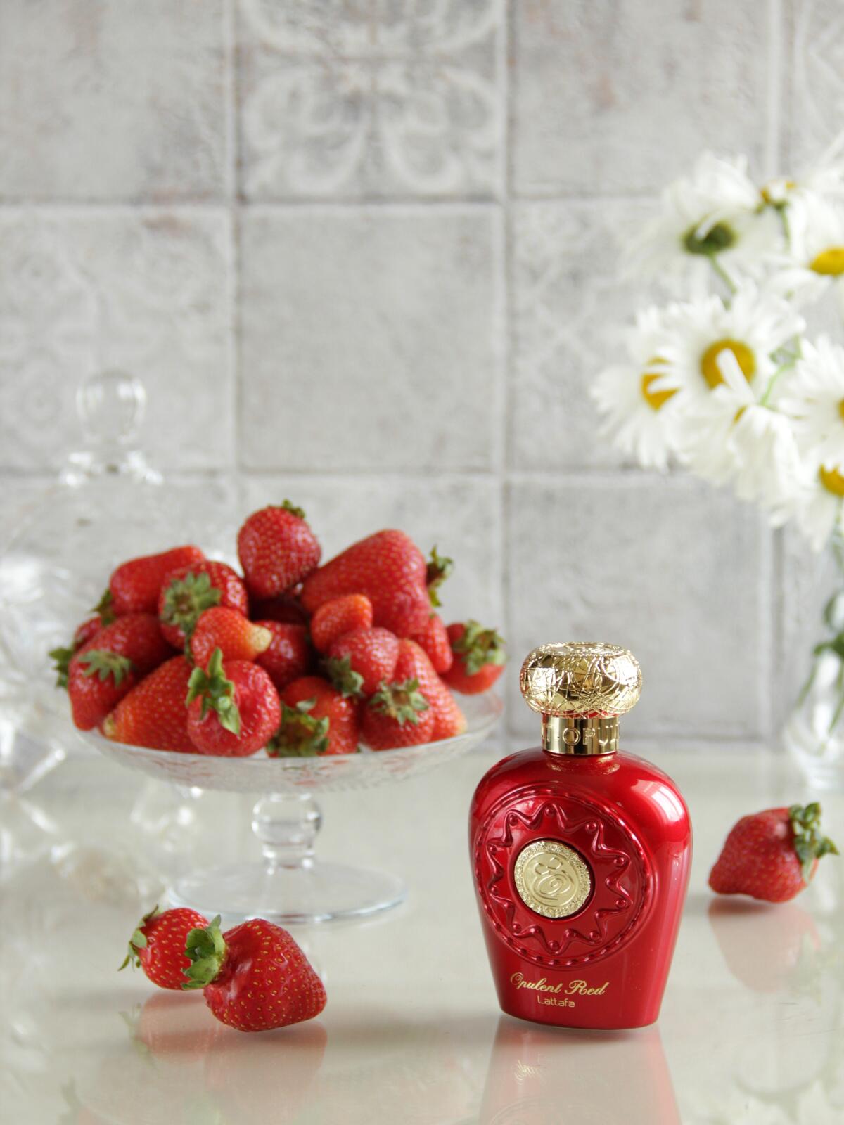 Opulent Red Lattafa Perfumes - una novità fragranza unisex 2022