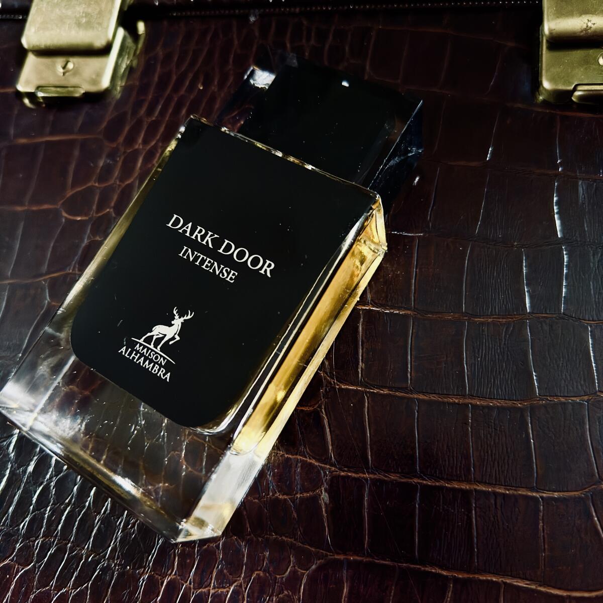 Dark Door Intense Maison Alhambra parfum - un parfum pour homme et ...