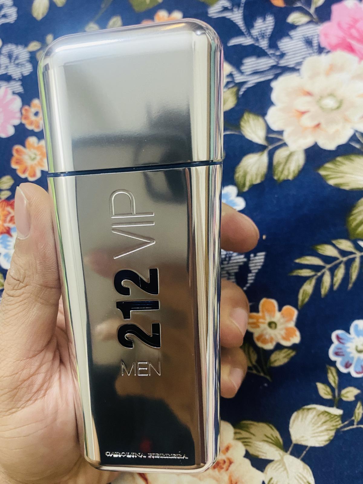 212 VIP Men Carolina Herrera Colônia - a fragrância Masculino 2011