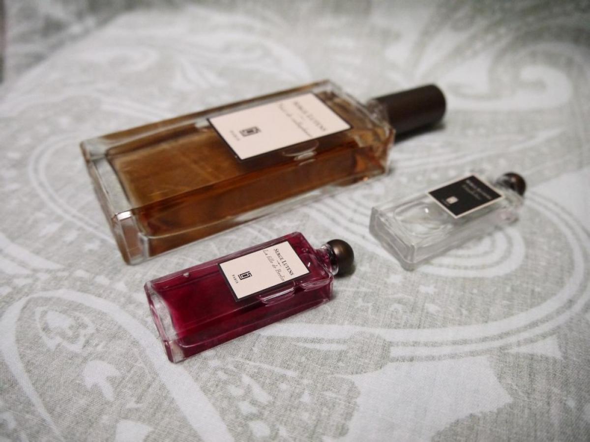 Nuit de Cellophane Serge Lutens perfume - a fragrância Compartilhável 2009
