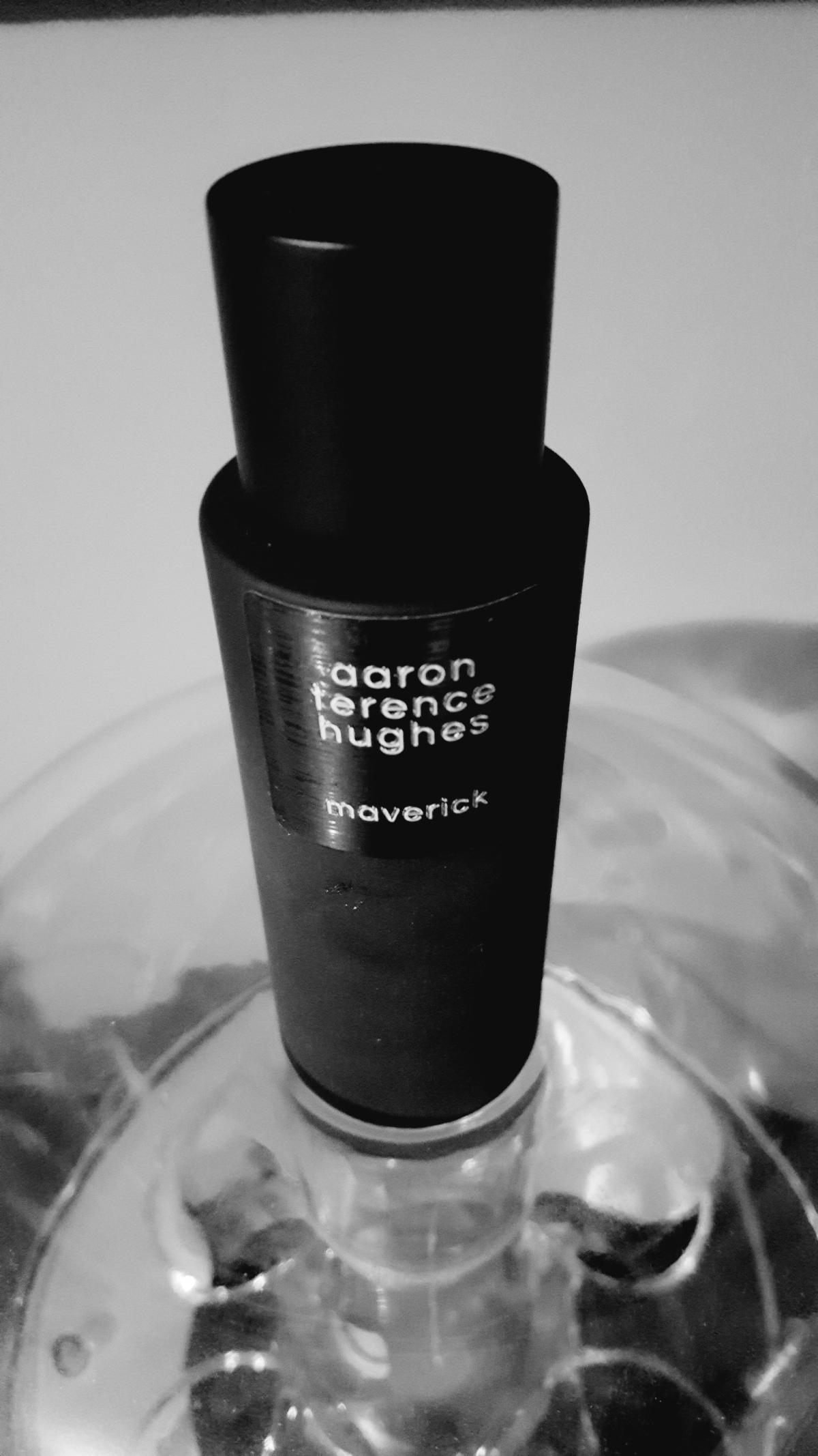 Maverick Aaron Terence Hughes сүрчиг - a сүрчиг эрэгтэй эмэгтэй 2021