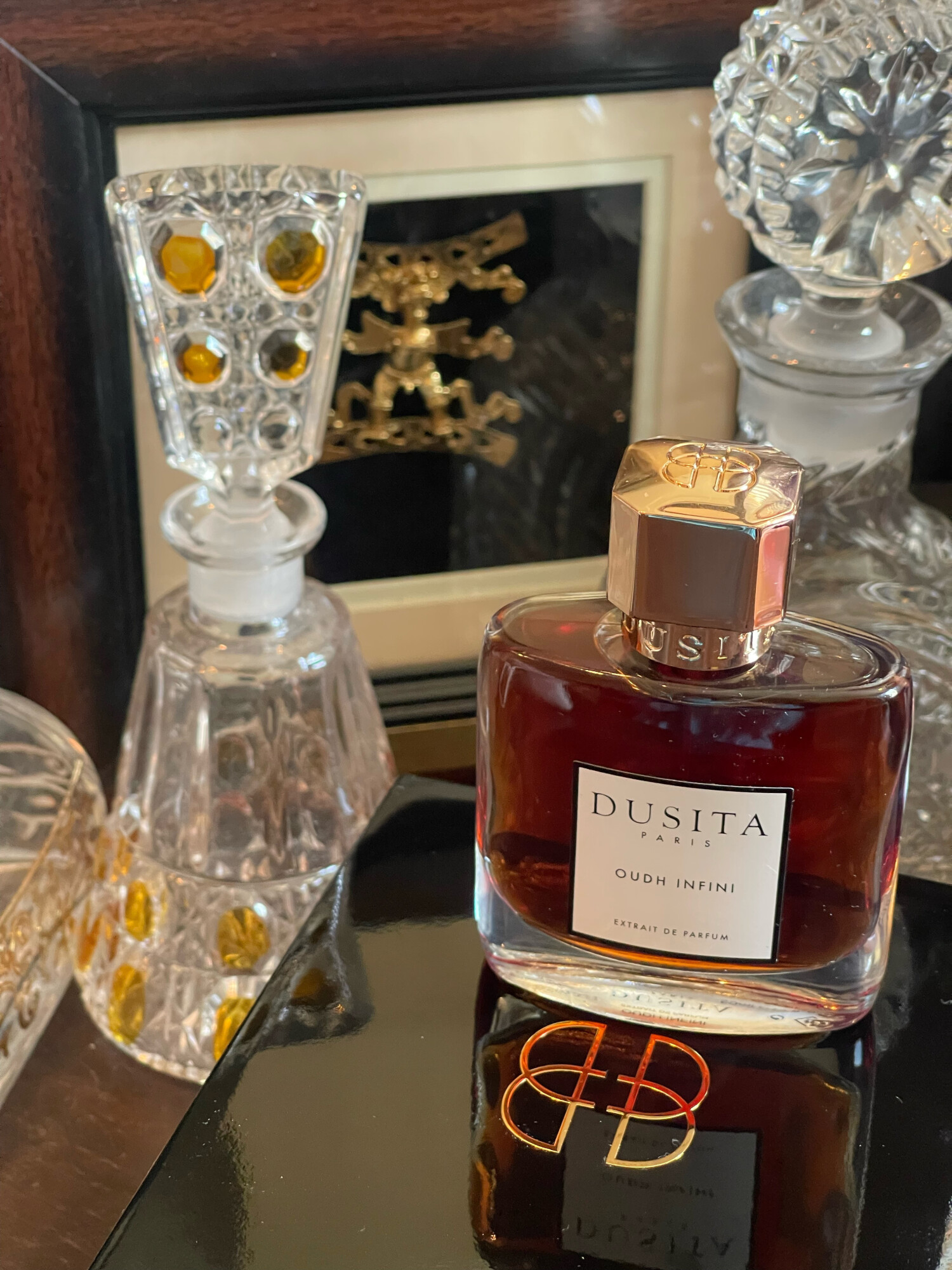 Oudh Infini Parfums Dusita - una fragranza unisex 2016