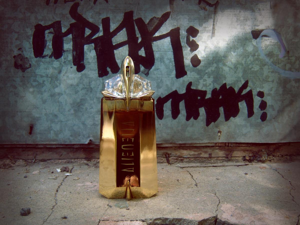 Alien Oud Majestueux Mugler parfum - un parfum pour femme 2015
