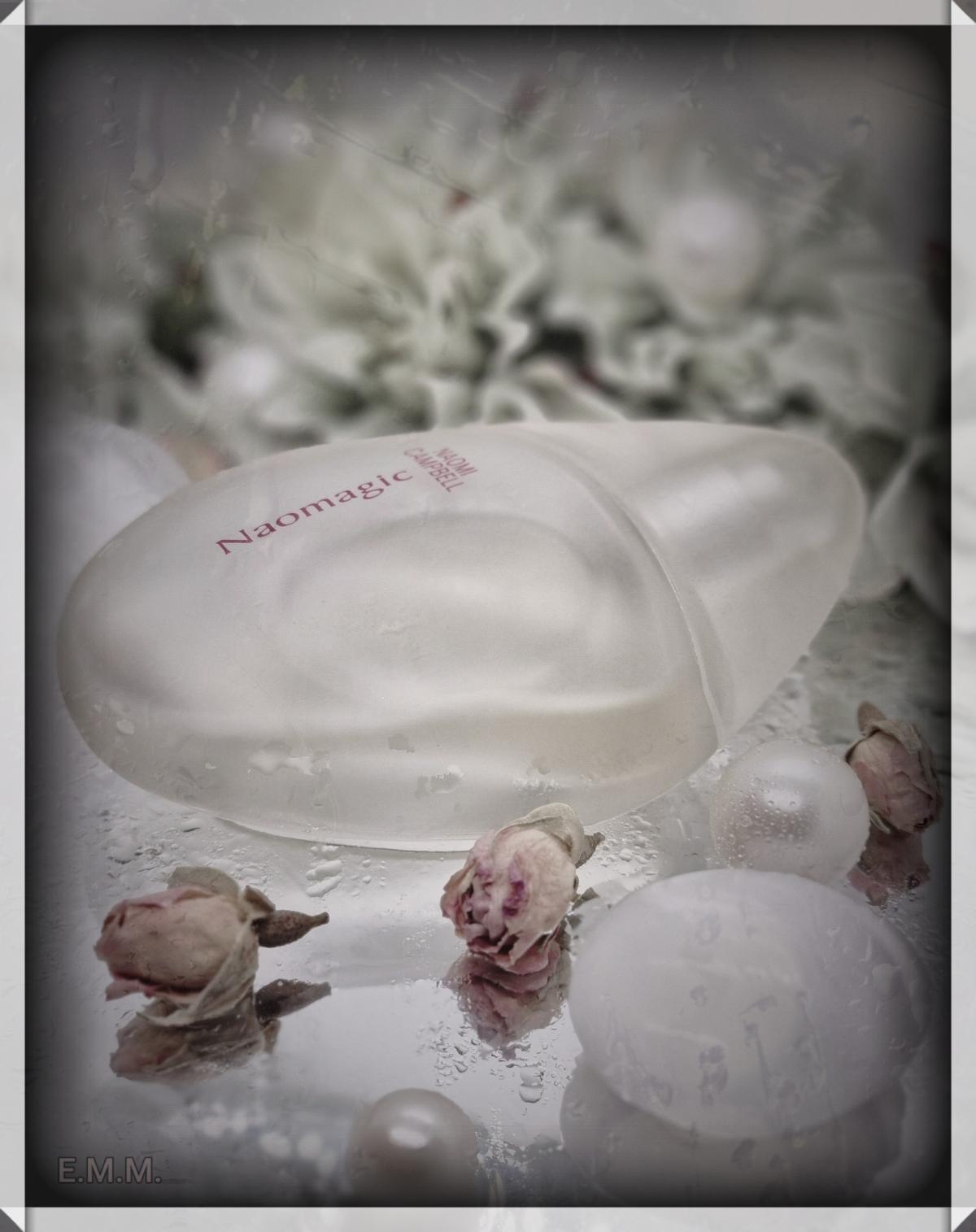 Naomagic Naomi Campbell perfume - a fragrância Feminino 2000