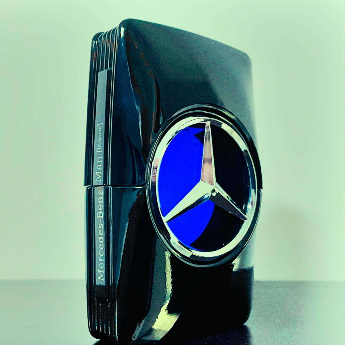 Mercedes Benz Man Intense Mercedes-Benz Colonia - una fragancia para ...