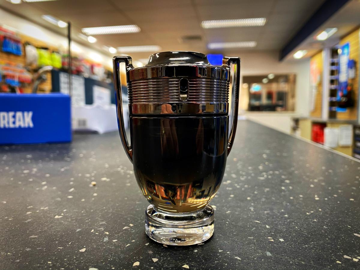 Invictus Intense Rabanne Colonia - una fragancia para Hombres 2016