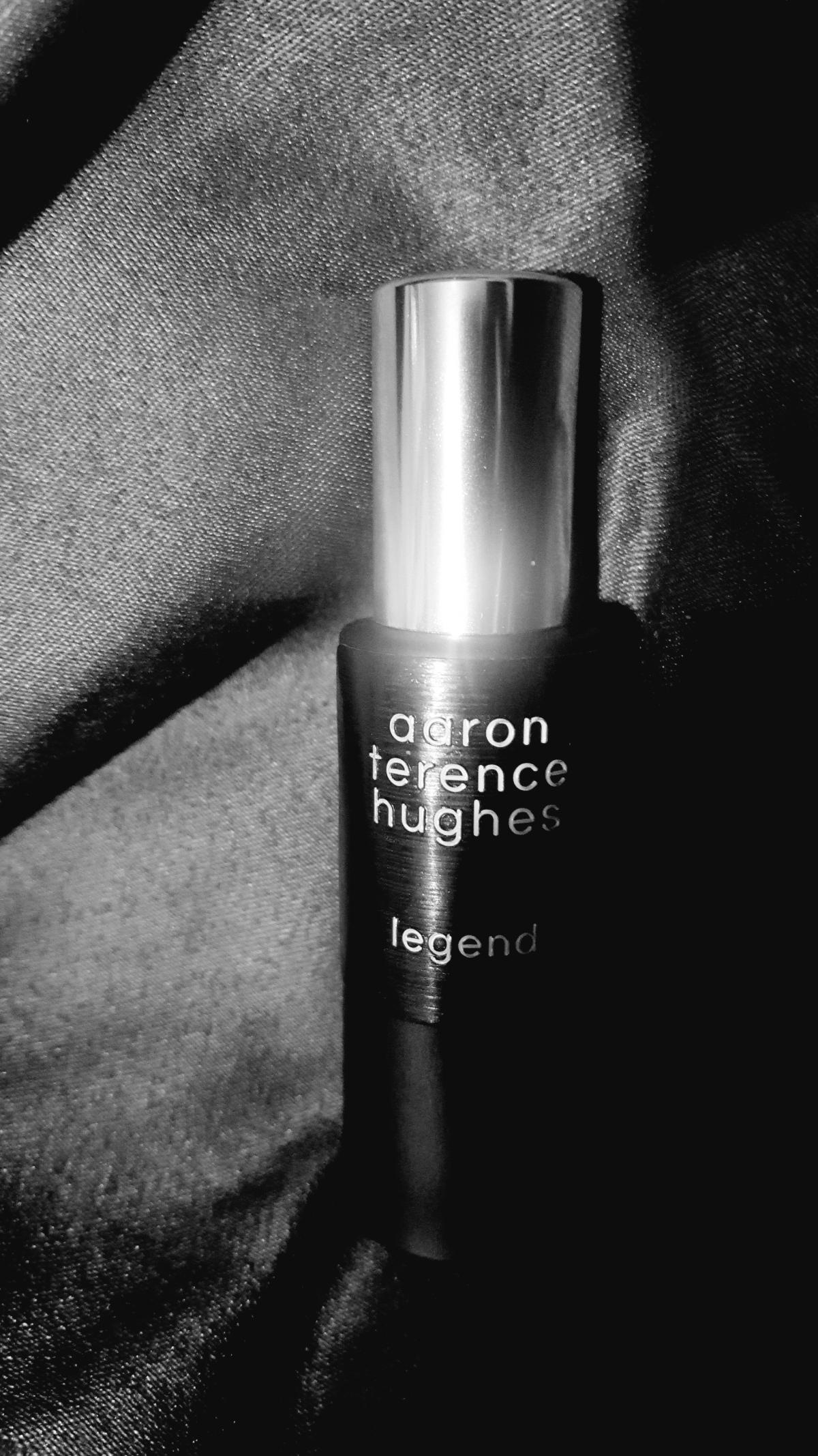 Legend Aaron Terence Hughes - una fragranza da uomo 2021