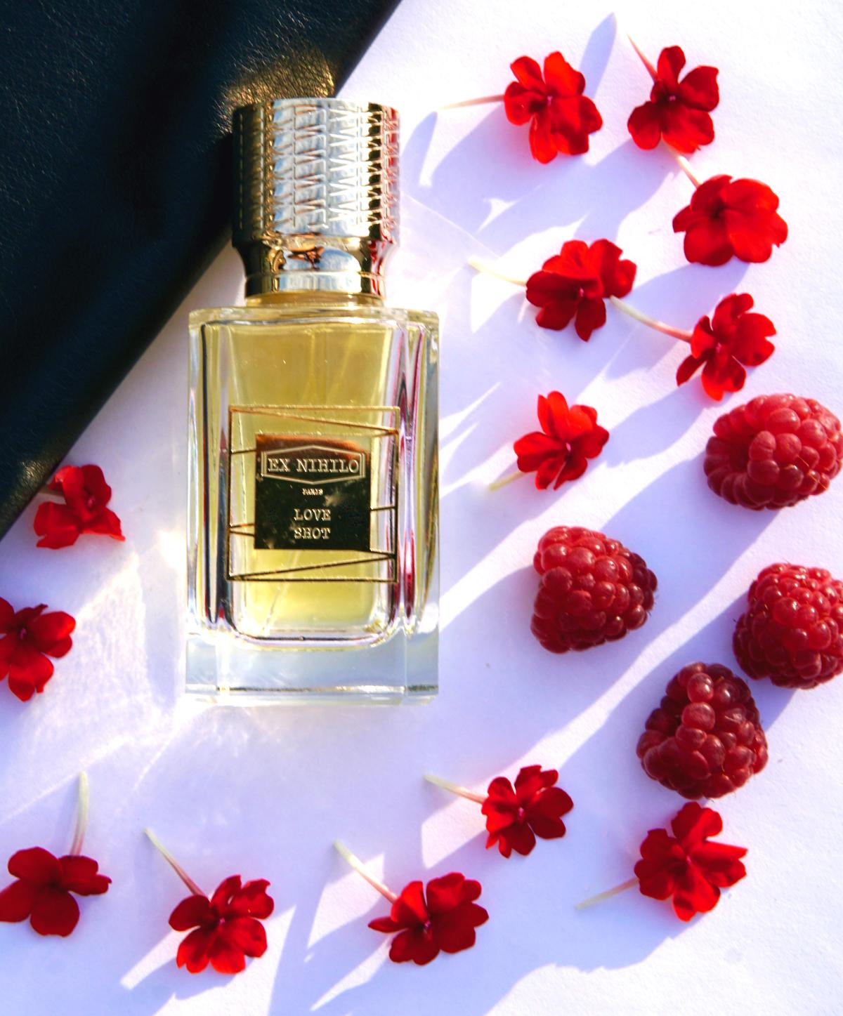 Love Shot Ex Nihilo - una fragranza unisex 2016