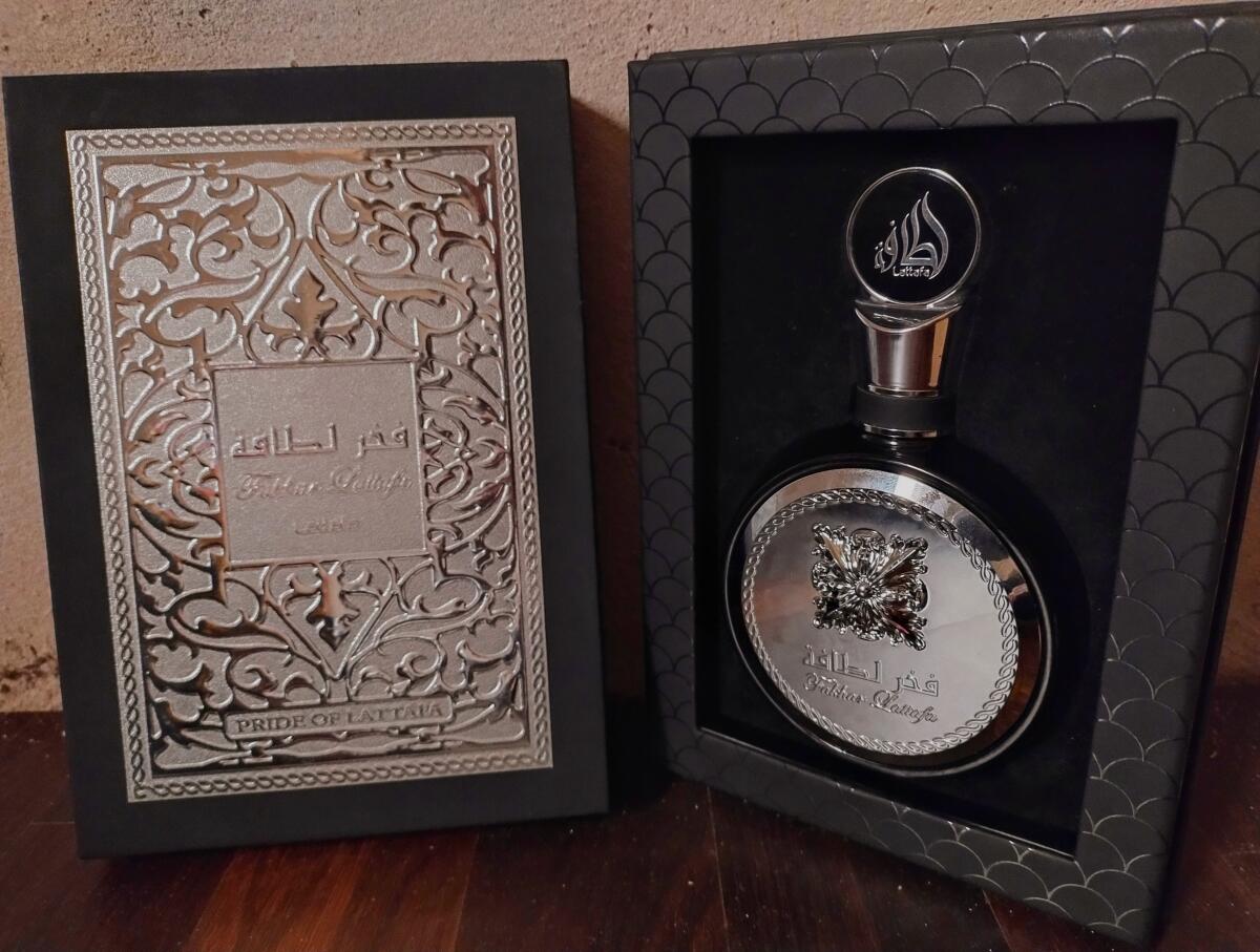 Fakhar Black Lattafa Perfumes Cologne - un nouveau parfum pour homme 2022