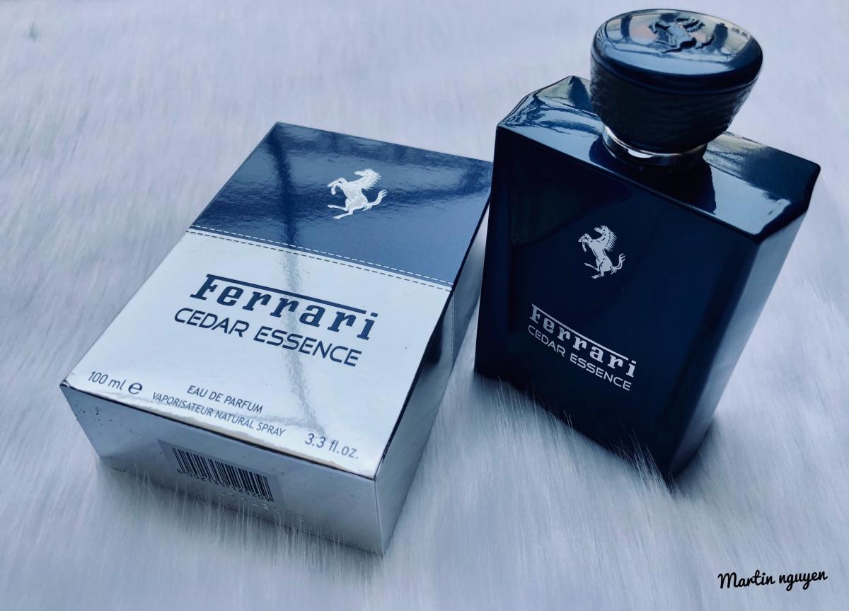 Cedar Essence Ferrari Colonia - una fragancia para Hombres 2014