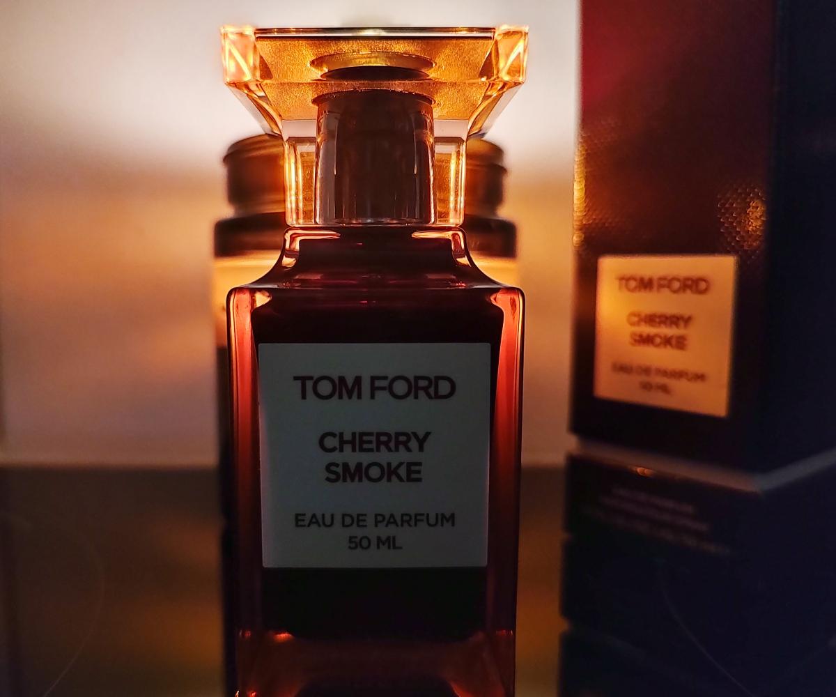 Cherry Smoke Tom Ford - una novità fragranza unisex 2022
