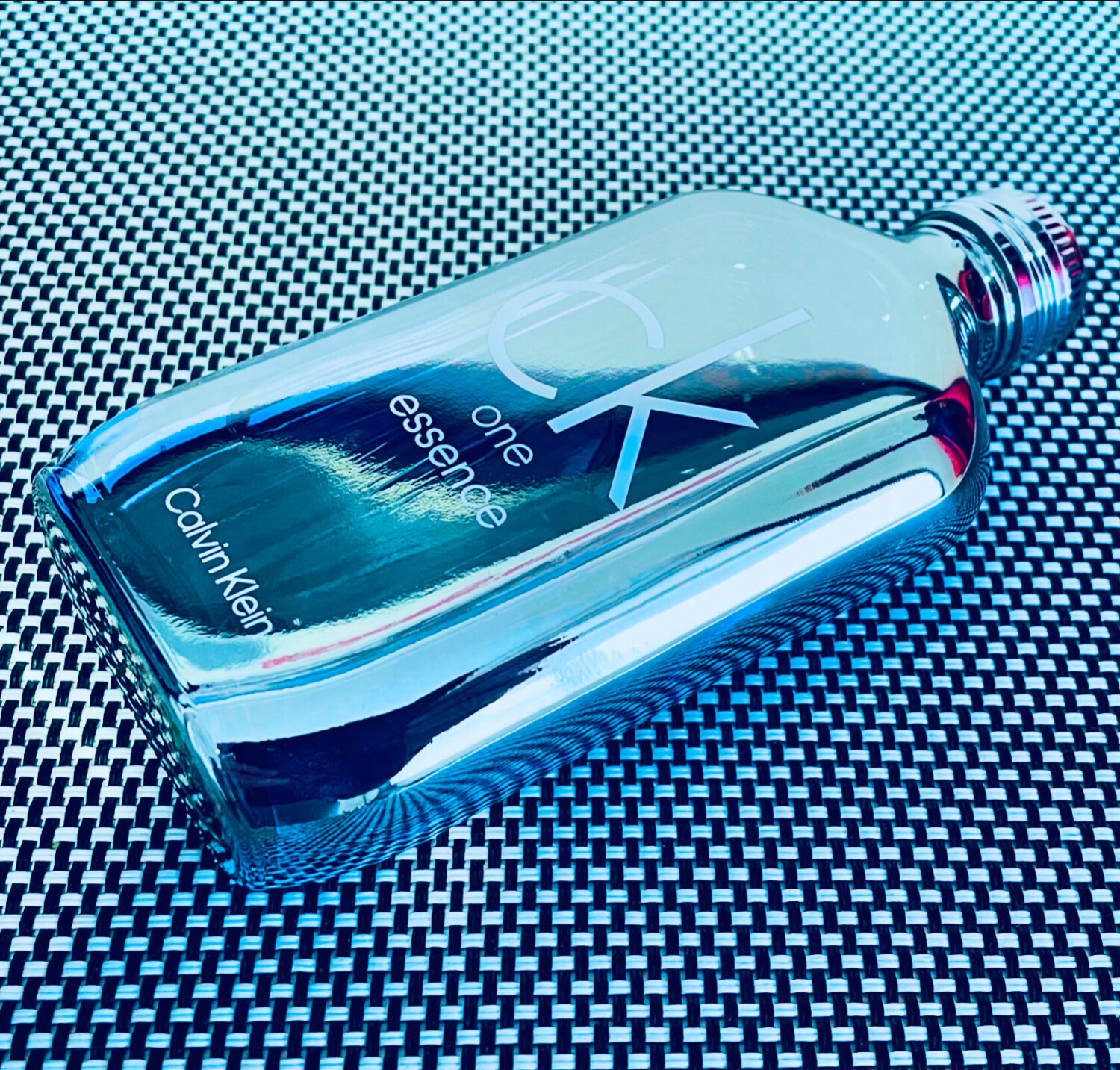 CK One Essence Calvin Klein - una novità fragranza unisex 2024