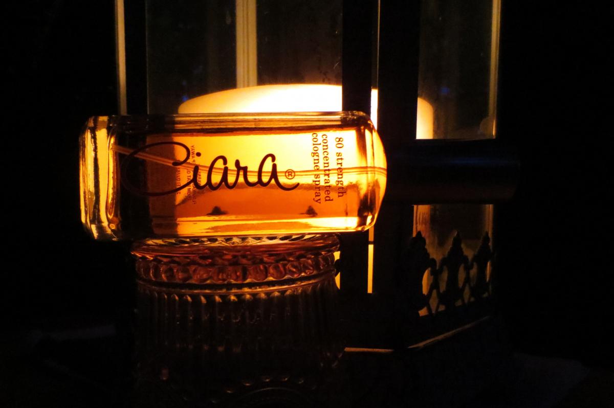 Ciara Revlon perfume - a fragrância Feminino 1973